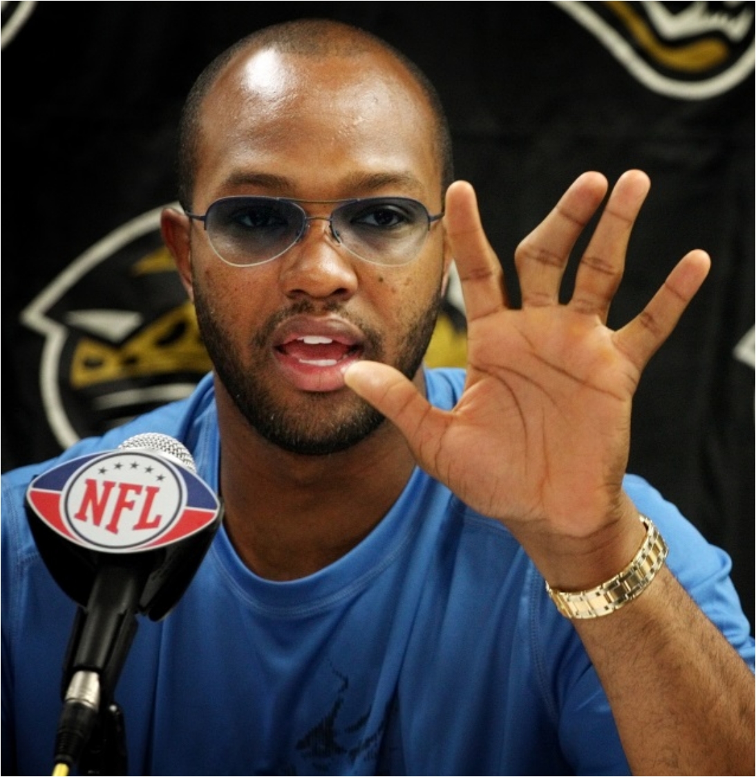 33 Perfect Celebs That Have Some Slight Physical Flaws